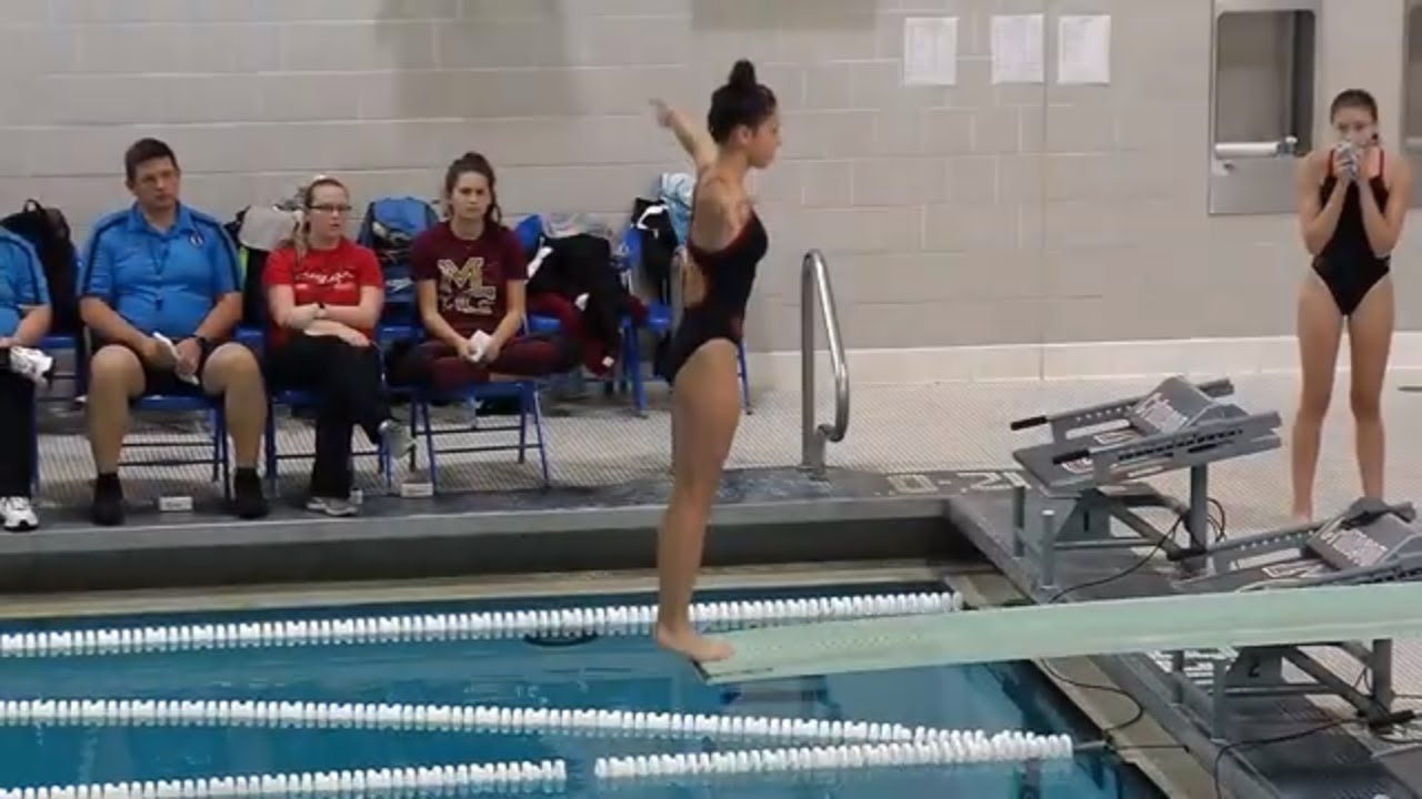 Morgan Bosacker dive for Maple Grove - Play of the Week - YouTube