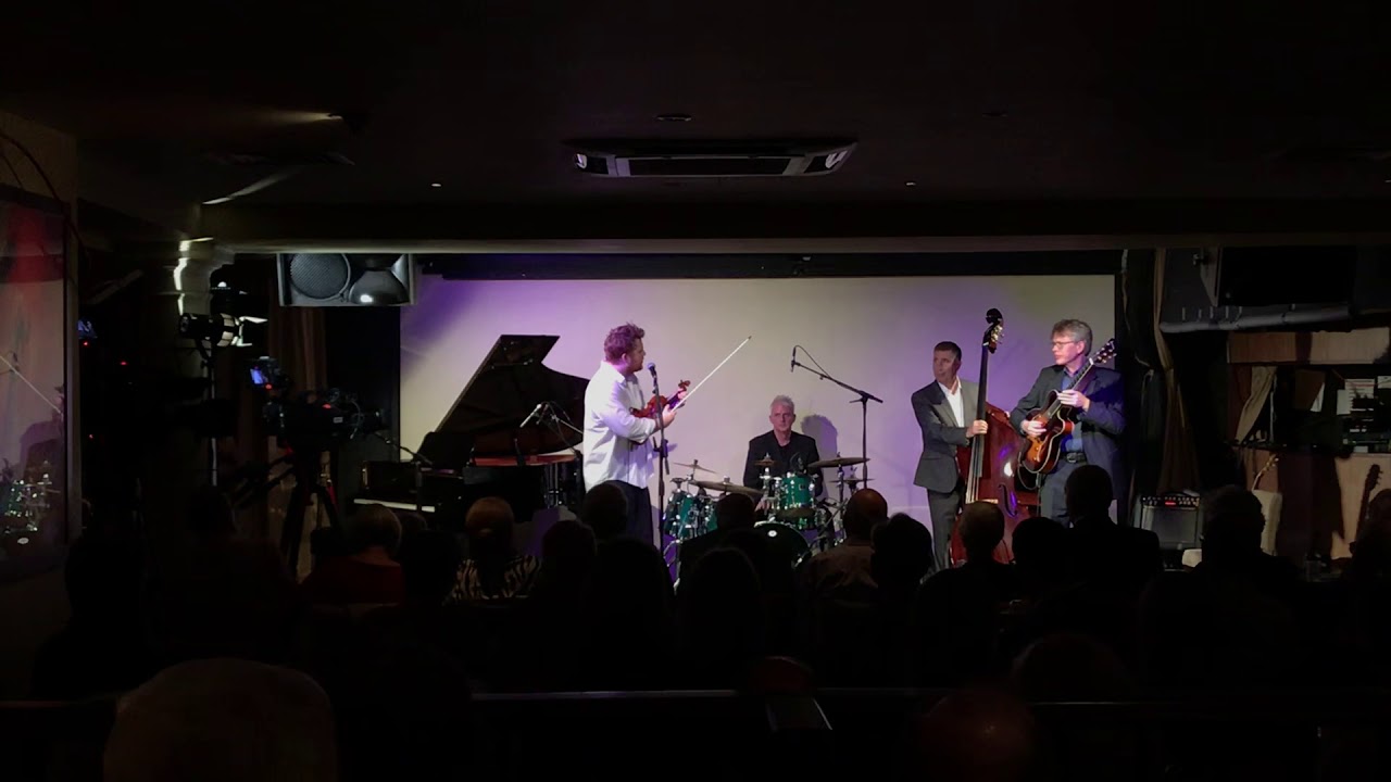 Mack The Knife - The Ben Holder Quartet - YouTube