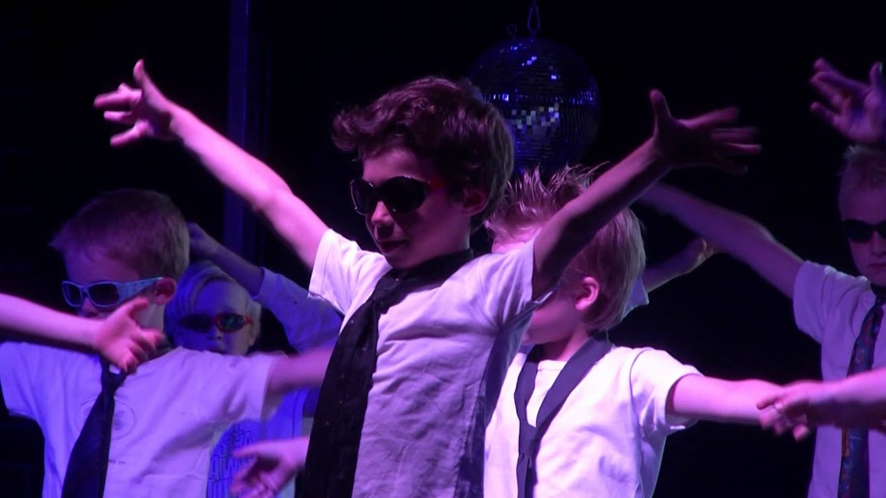 VLS Lede - schoolfeest 2011 - Eerste leerjaar (B en D) - YouTube