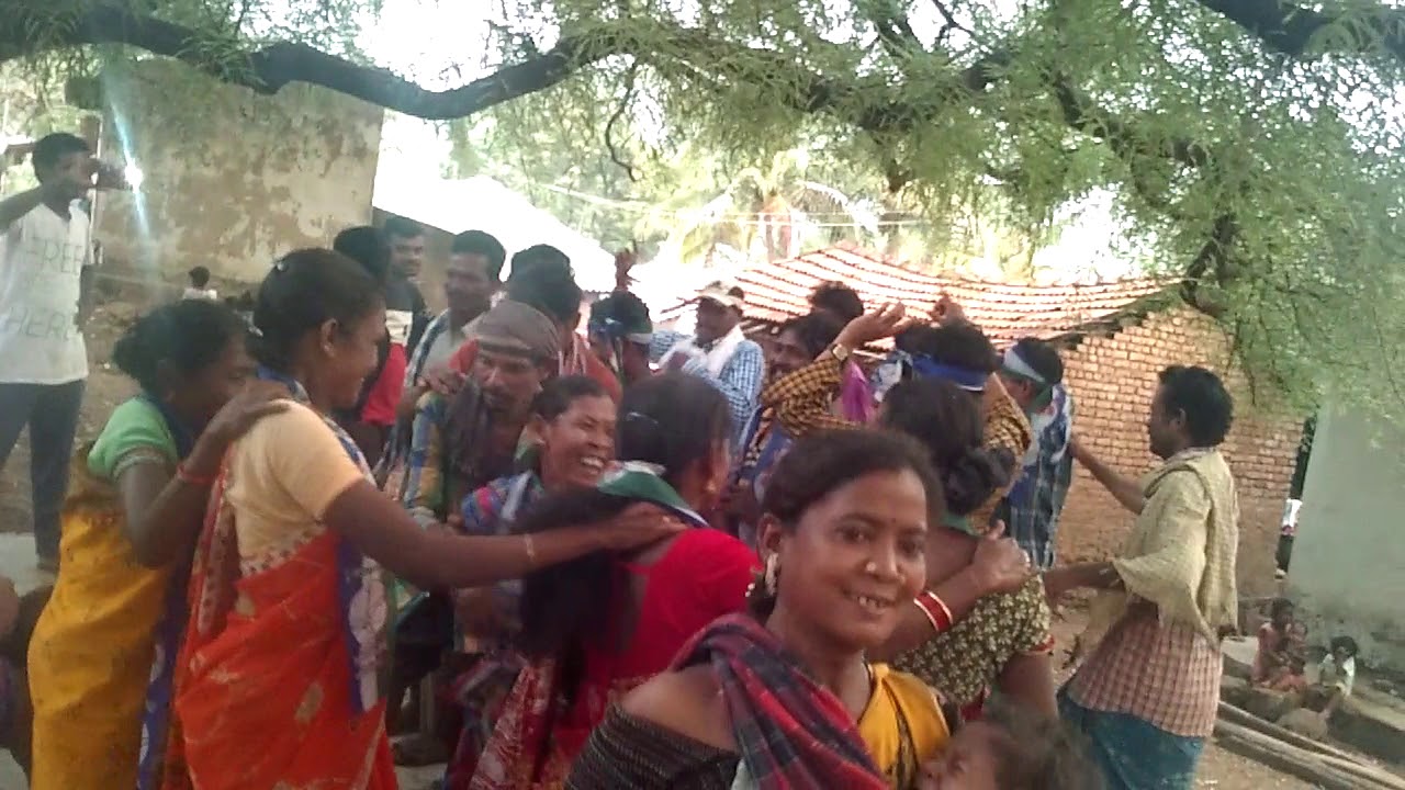 Ycp jagan fans in duppulawada village dance in rachabanda - YouTube