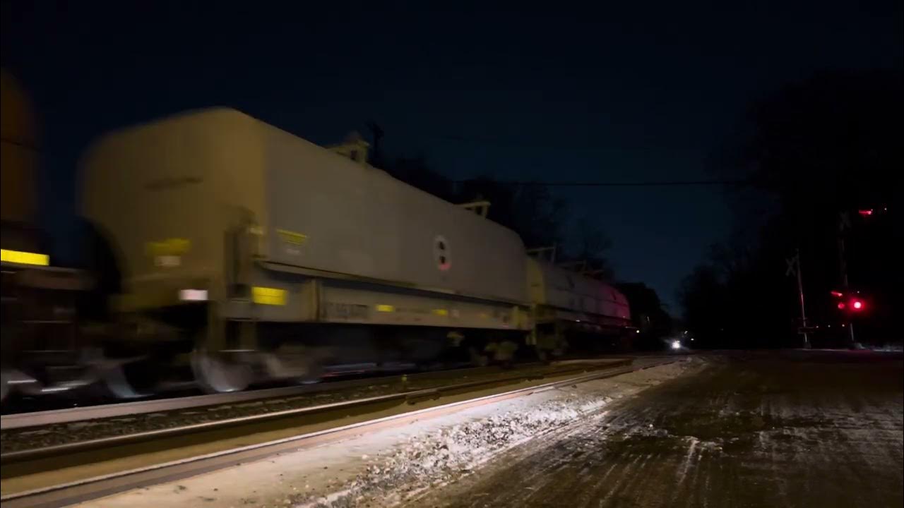 (Almost missed) NS 5606 GP38-2 leads CR MA01 with a friendly crew at Piscataway,NJ - YouTube
