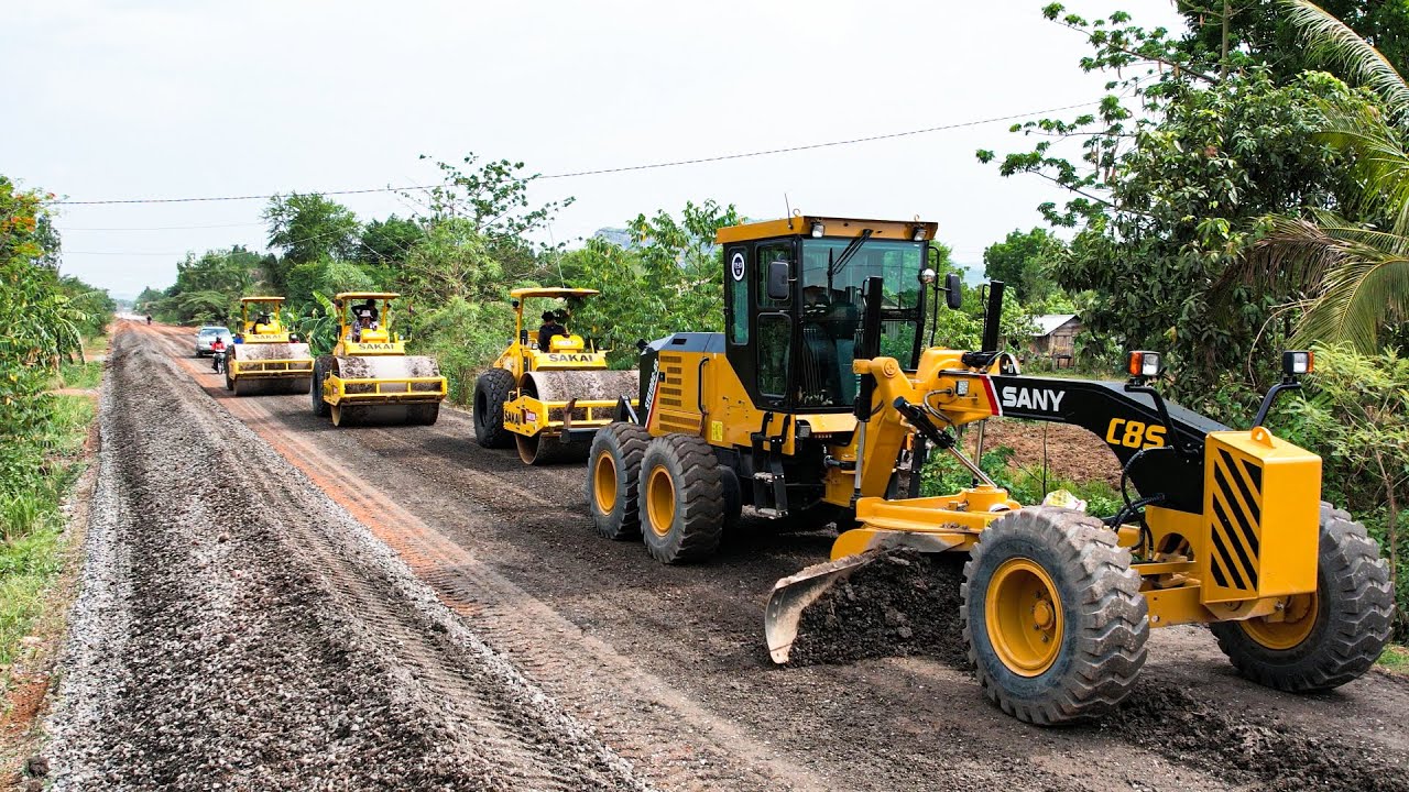 Road Machinery's Awesome Gravel Road Spreading Technique | Provincial Road Construction Project ...