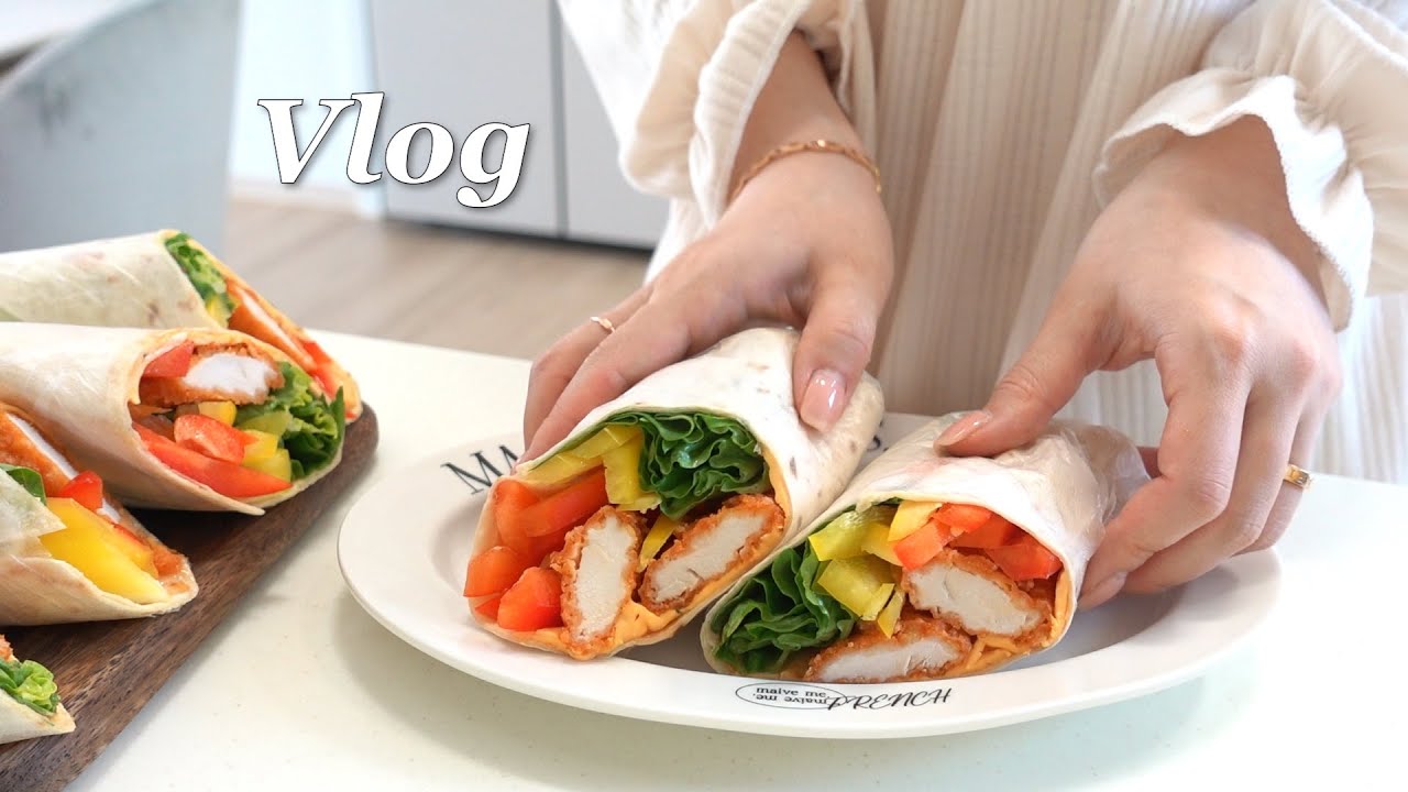 Vlogㅣ치킨 텐더 또띠아 롤 샌드위치🌮 홈베이킹 바스크 치즈케이크🧀 만들어 먹고 미니 크리스마스 트리 만드는 집순이 일상🎄