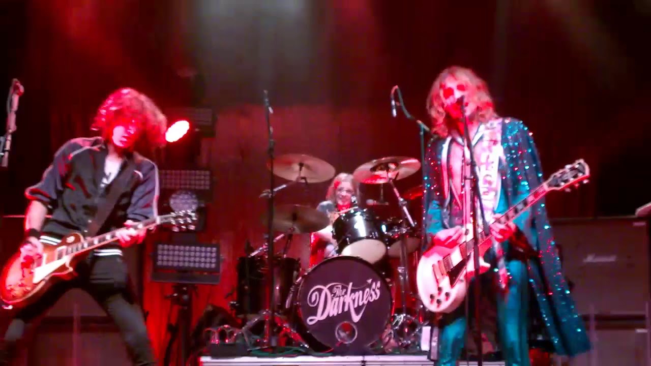The Darkness, Intro & Open fire - YouTube