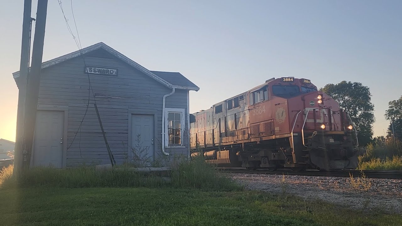 CN 3884 (100th Anniversary Unit ) Lead CN M338 Passing The Old IC Depot ...