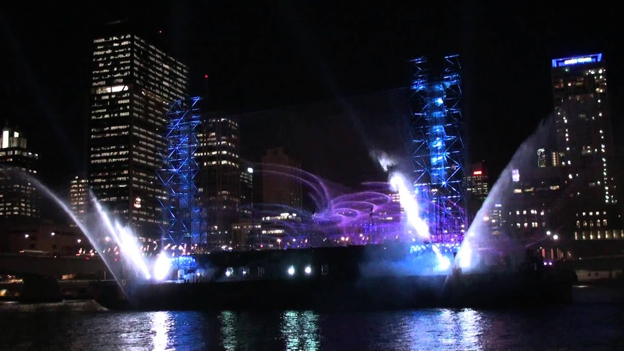 The Amazing Laser Beam Show (Brisbane Festival) [レーザービームショー] - YouTube