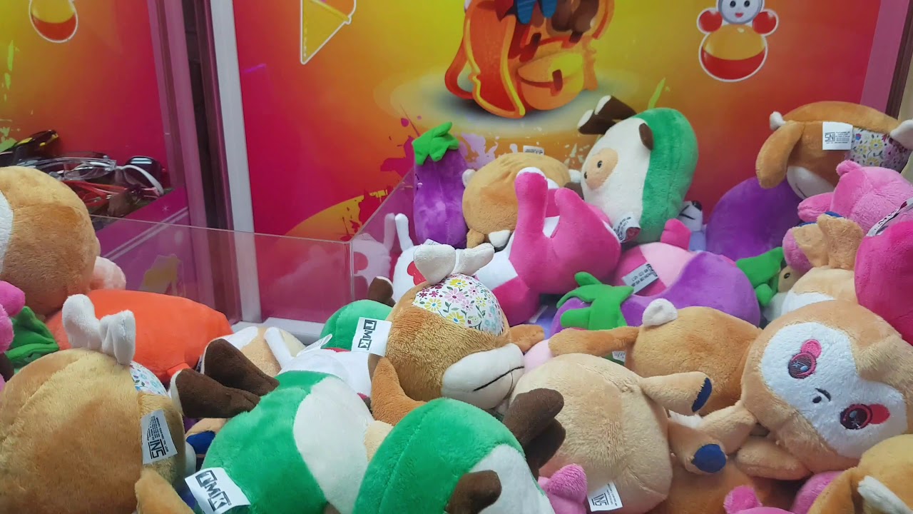 The old Claw machine - YouTube