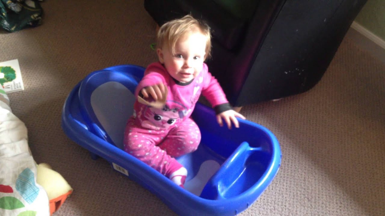 Mackenzie Sings Row, Row, Row Your Boat - YouTube