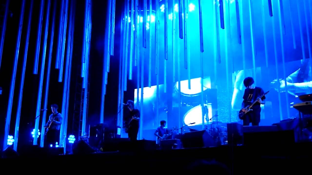 Radiohead - Lucky - LIVE in Prague 23.08.2009 - YouTube