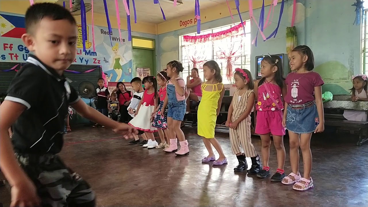 Katelyn games Christmas party - YouTube