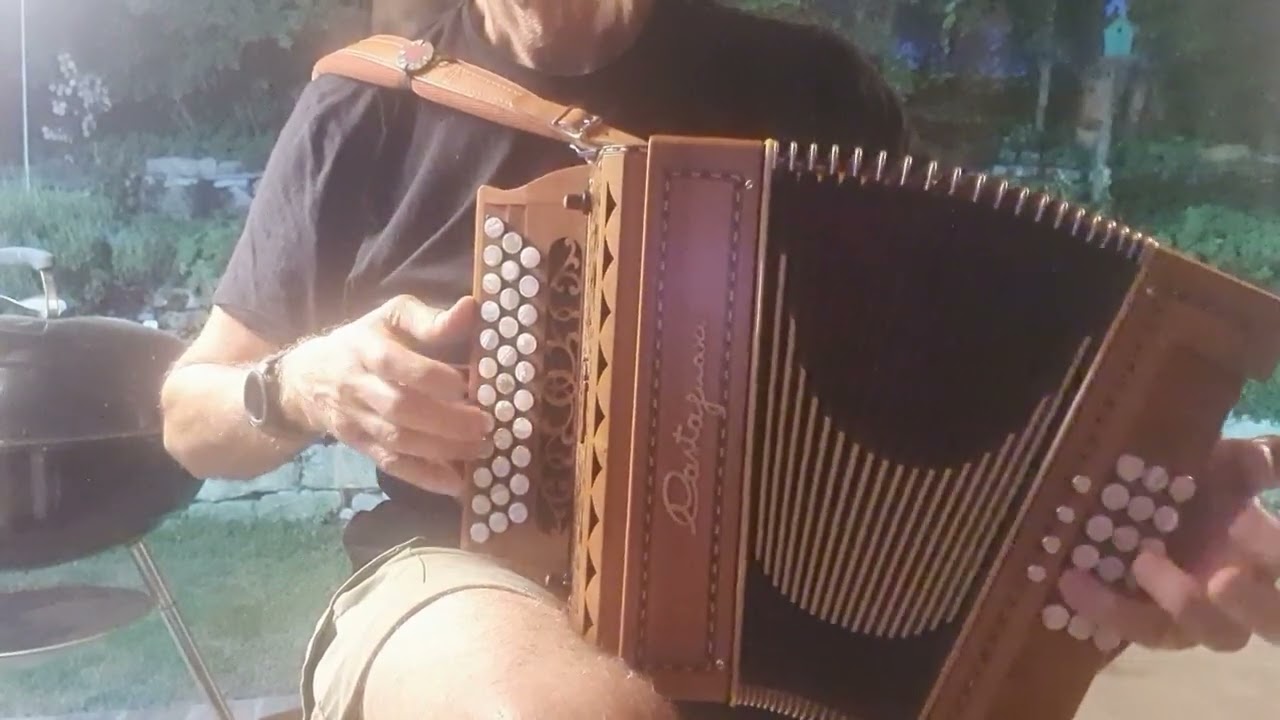 Saltarello di castel San Pietro Accordeon Diatonique - YouTube