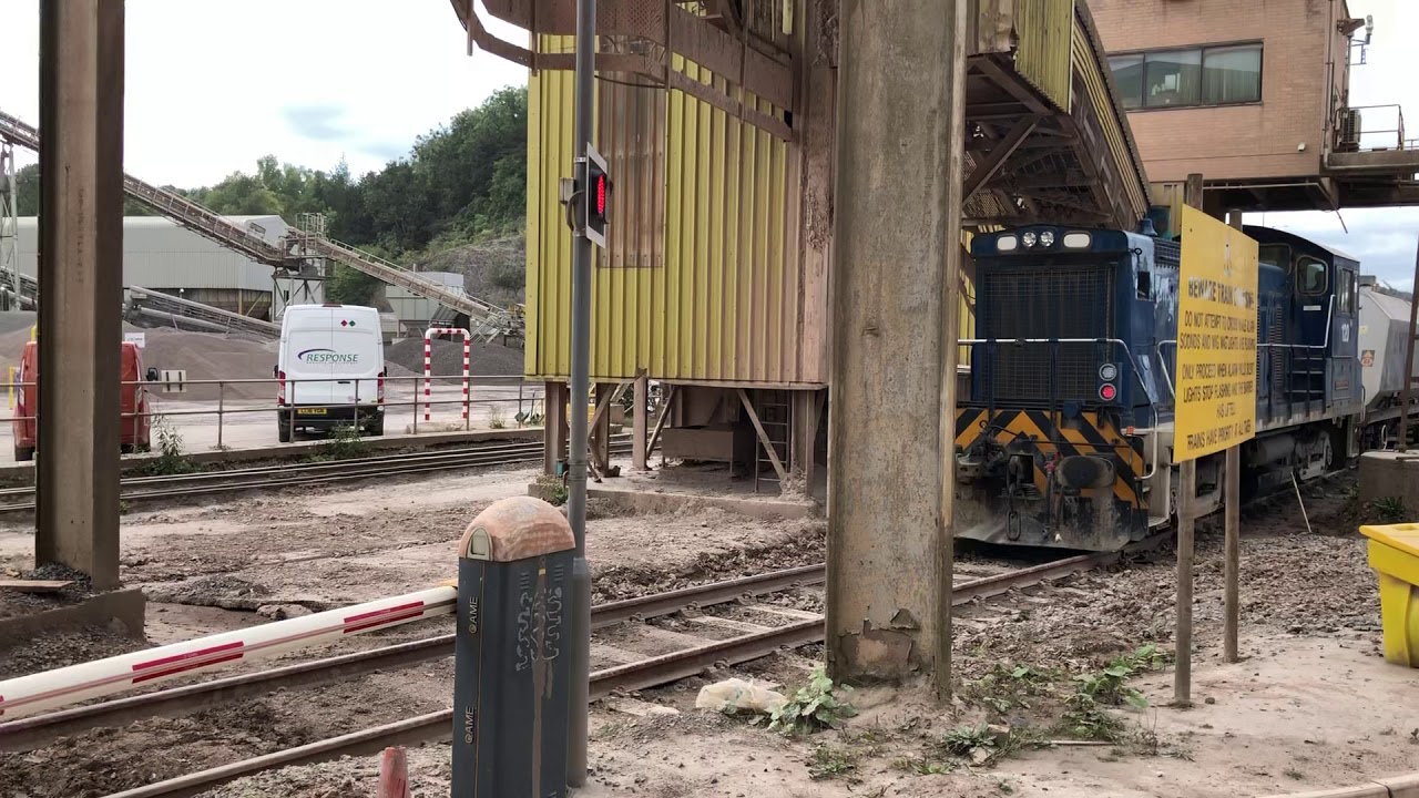 EMD SW1001 switcher 120 Hanson Whatley Quarry - YouTube