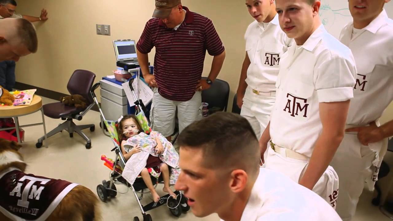 Texas A&M Yell Leaders Visit Rylynn - YouTube