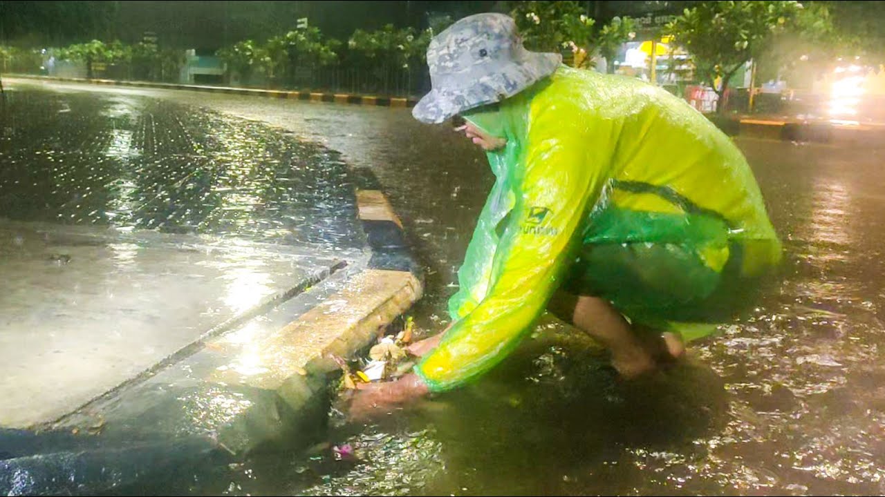 After Heavy Rain Massive Clog!!! Many Trash And Plastic Clogged On ...