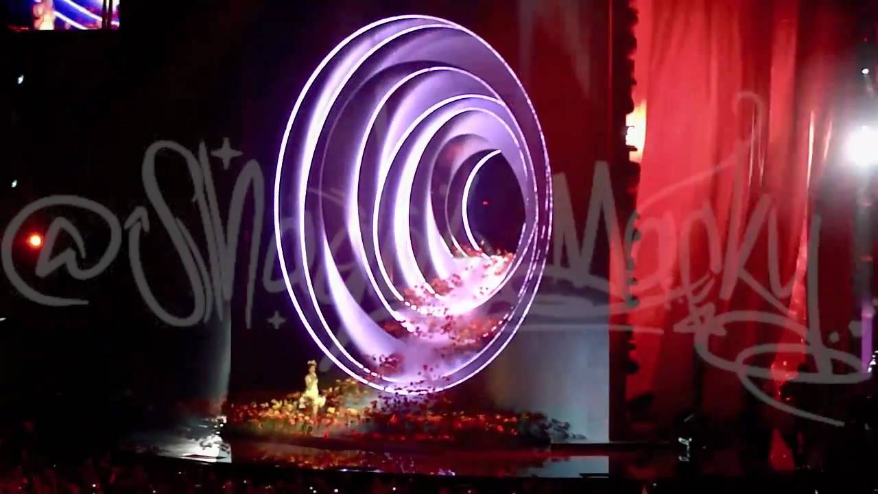 MTV EMA 2010 ☆ - Rihanna performance ! - YouTube