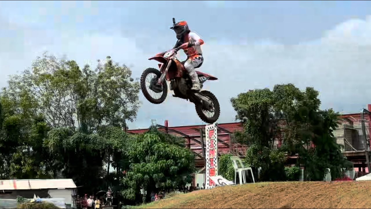 Invitational MotoCross Race 8 - YouTube