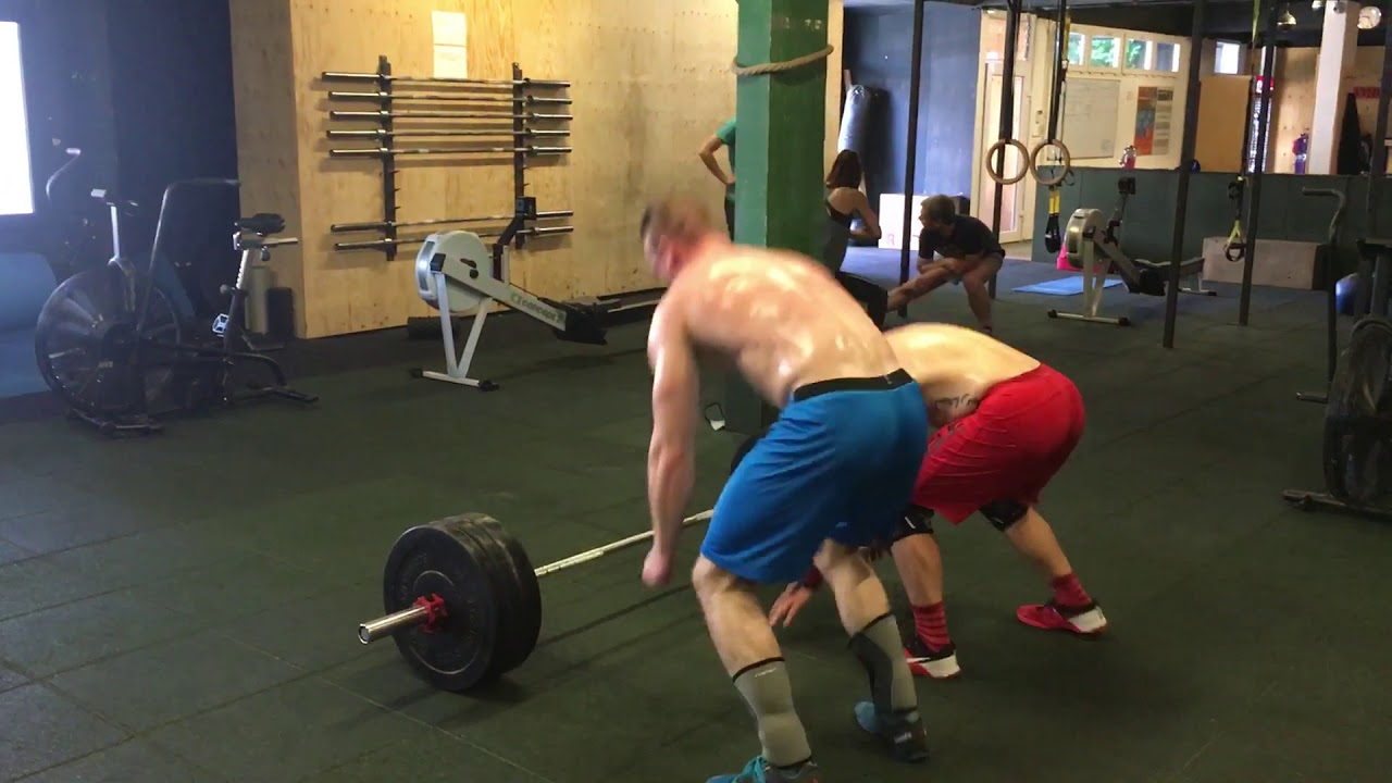 Synchro Burpees over Bar (Koszorú, Fekete) - YouTube