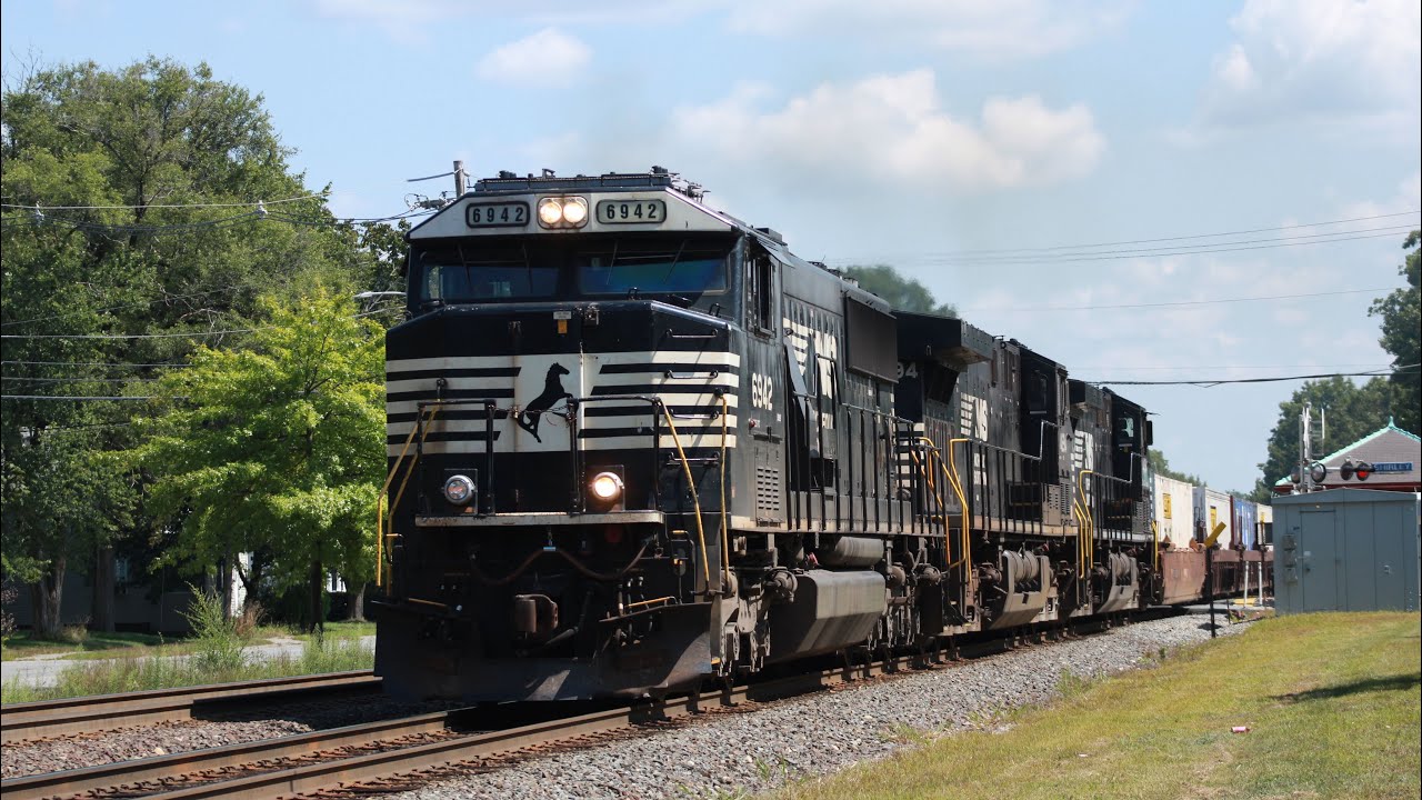 Railfanning all around B&E and D2 with @protosheep and @ZachTrax17 [8 ...