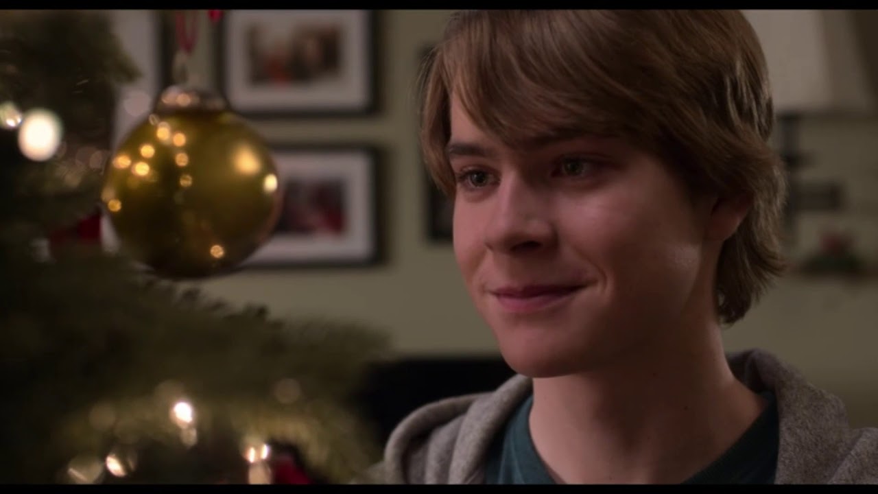 Video commentary about Teddy seeing his father in a christmas ball in ...