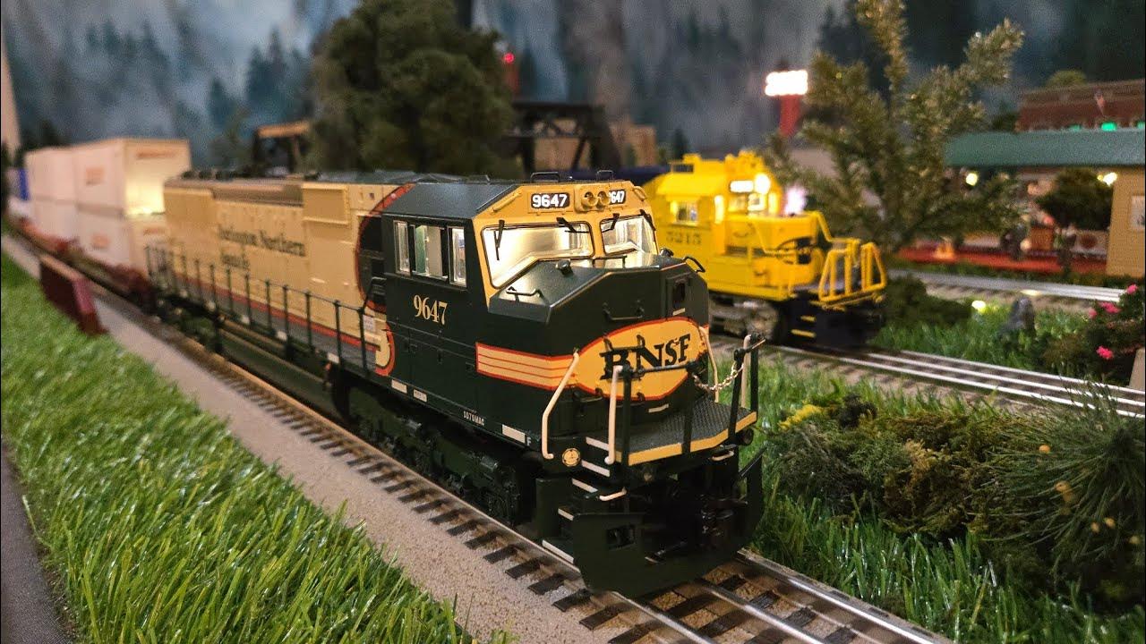 BNSF SD70MAC / Santa Fe SD40-T / Dash 8 Freight - YouTube