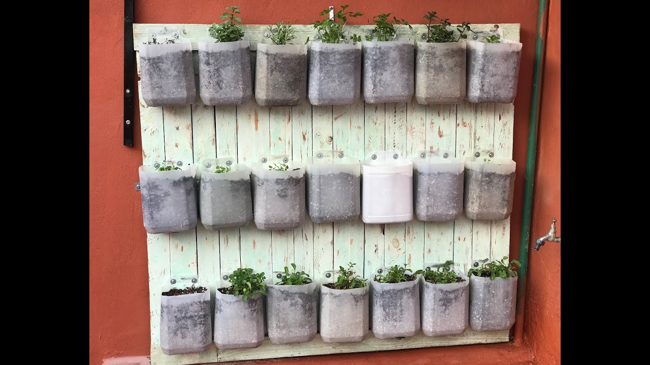 HUERTA VERTICAL CON PALLETS Y BIDONES RECICLADOS DIY - YouTube