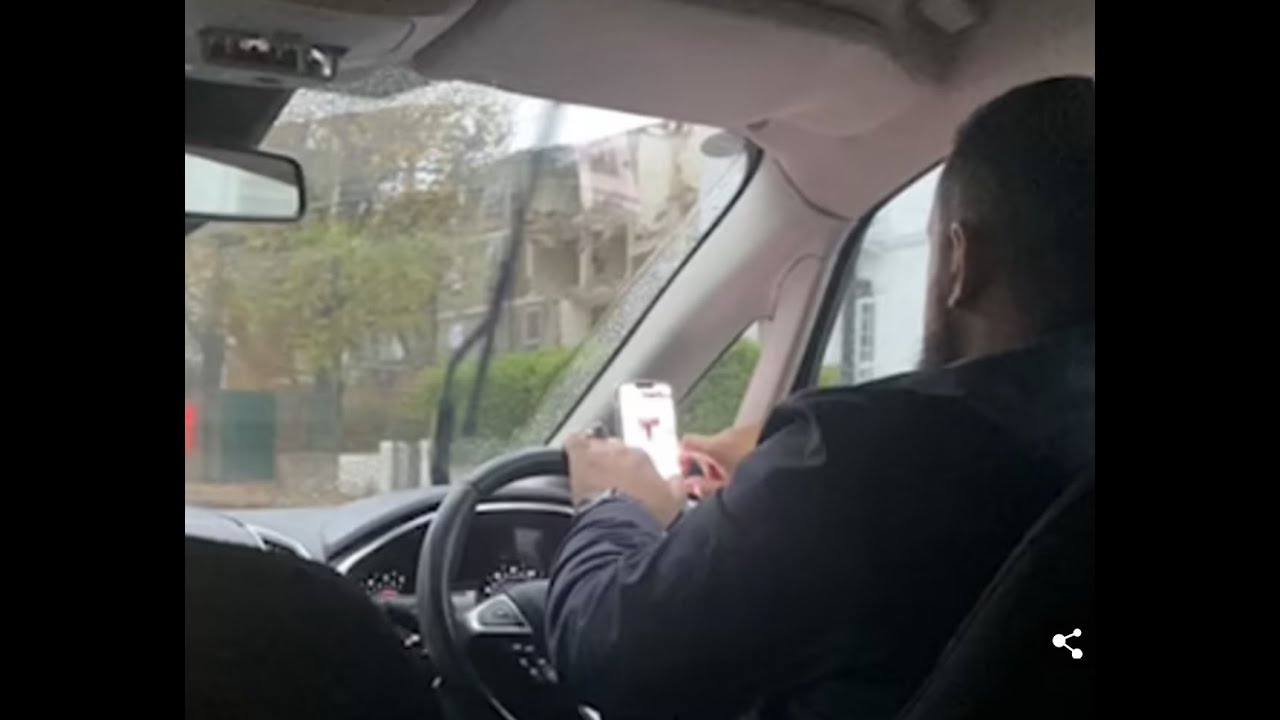 Uber driver browses Youtube and does his Christmas shopping while ...