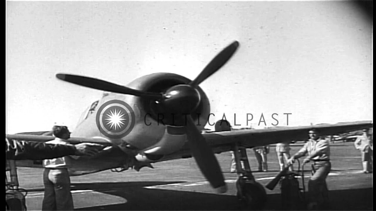 US Navy officers inspect Japanese aircraft Mitsubishi A6M (Zero) at ...