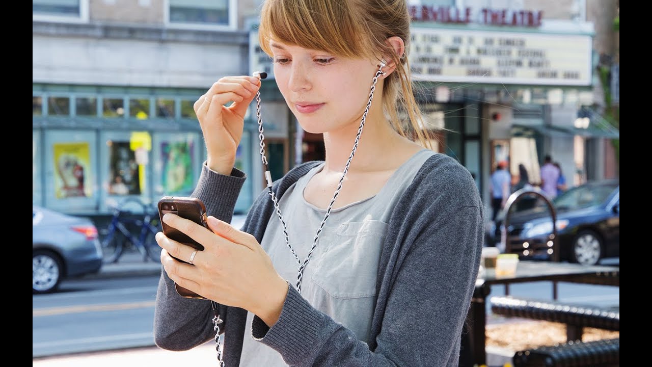 Headphones that untangle themselves. - YouTube