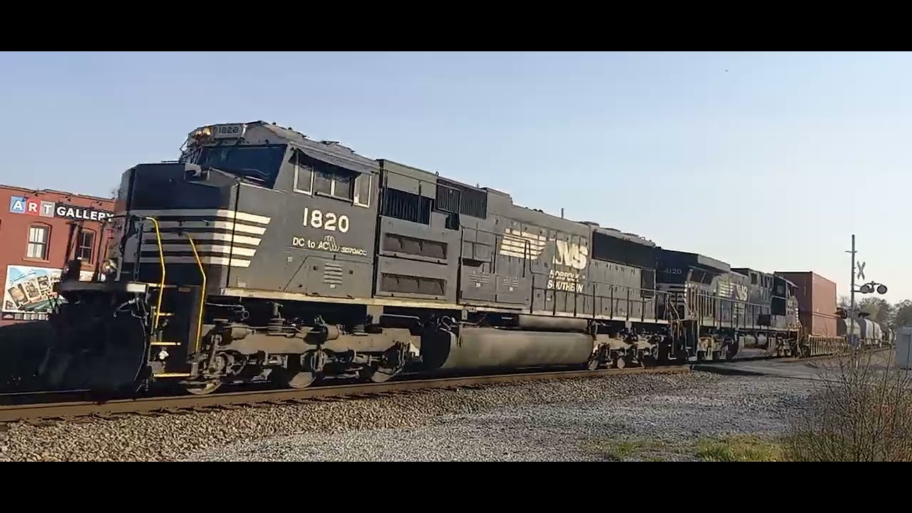 NS 238 with NS 1820 DC to AC SD70ACC and NS 4120 DC to AC AC44C6M - YouTube