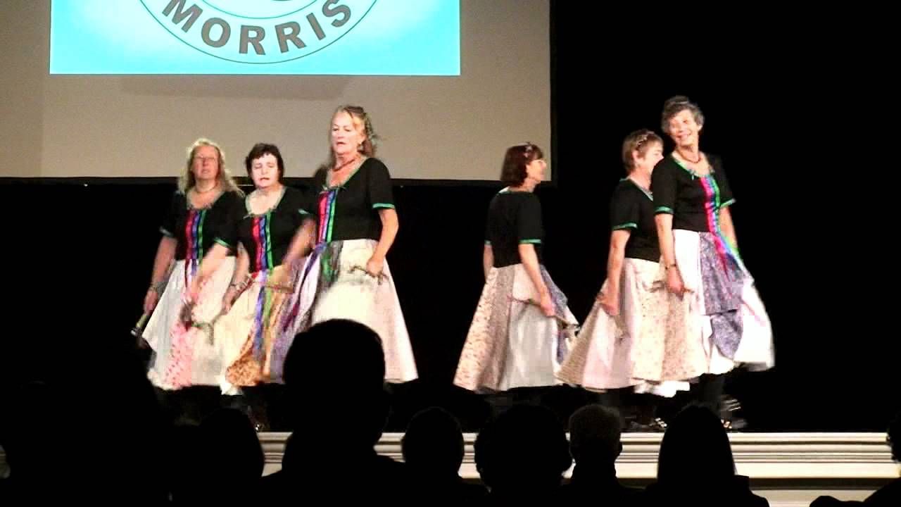 Manx Folk Dance Society - Ladies' Mockbeggar Morris 13-08-2011 - YouTube