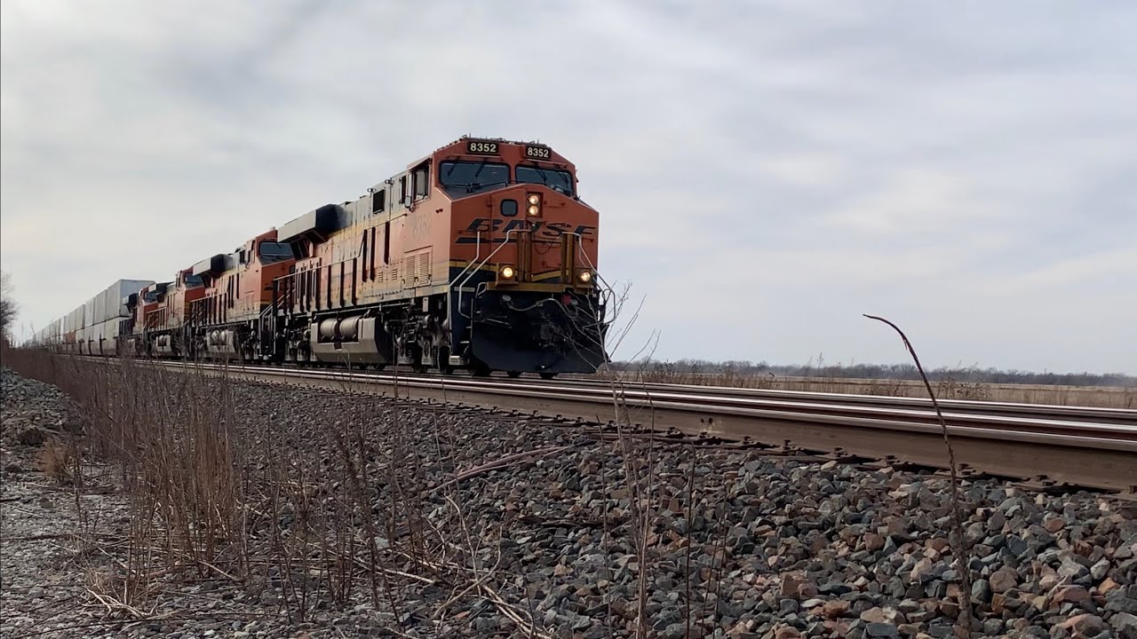 Fast moving Z train!! BNSF Transcon: Emporia sub..12/4/2022 - YouTube