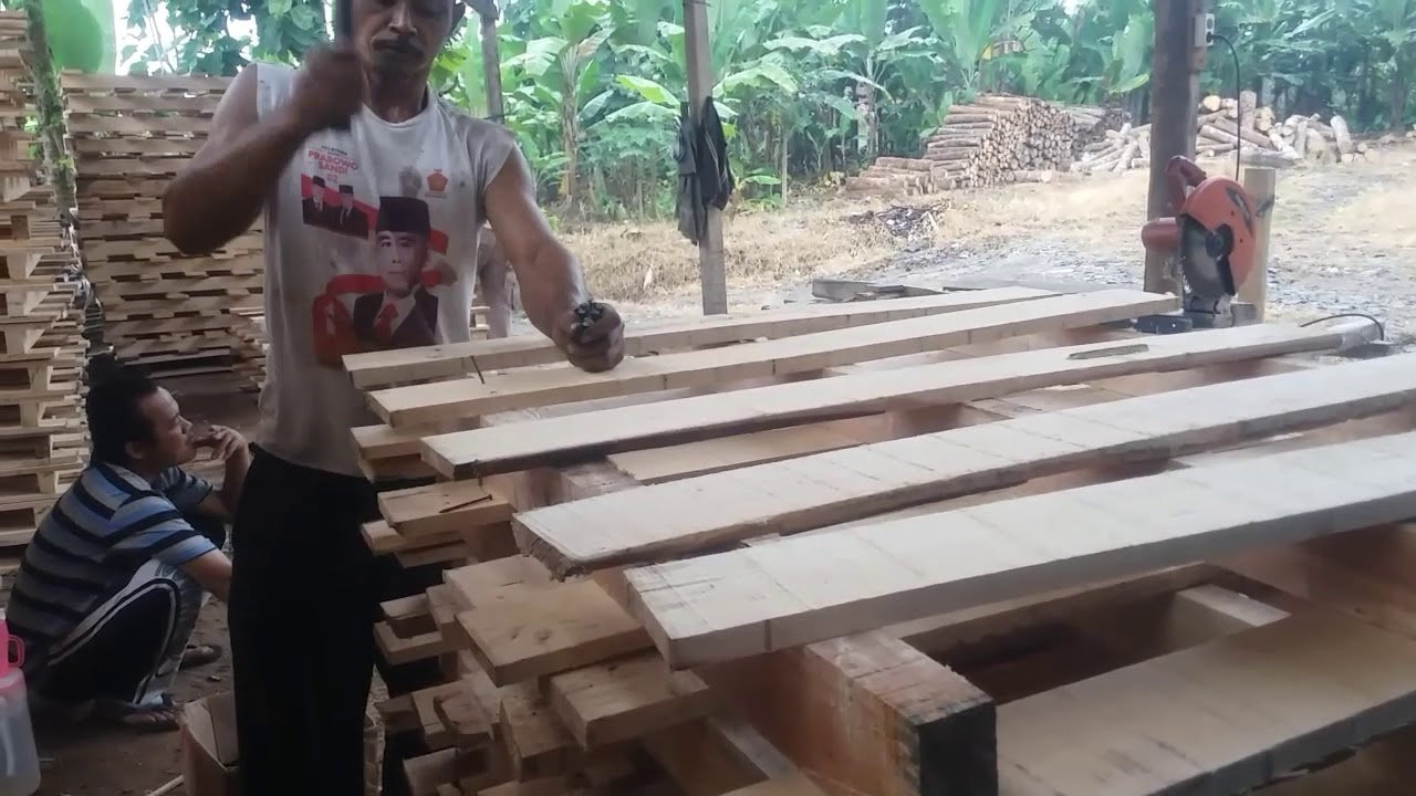 PROSES PEMBUATAN PALET SECARA MANUAL - YouTube