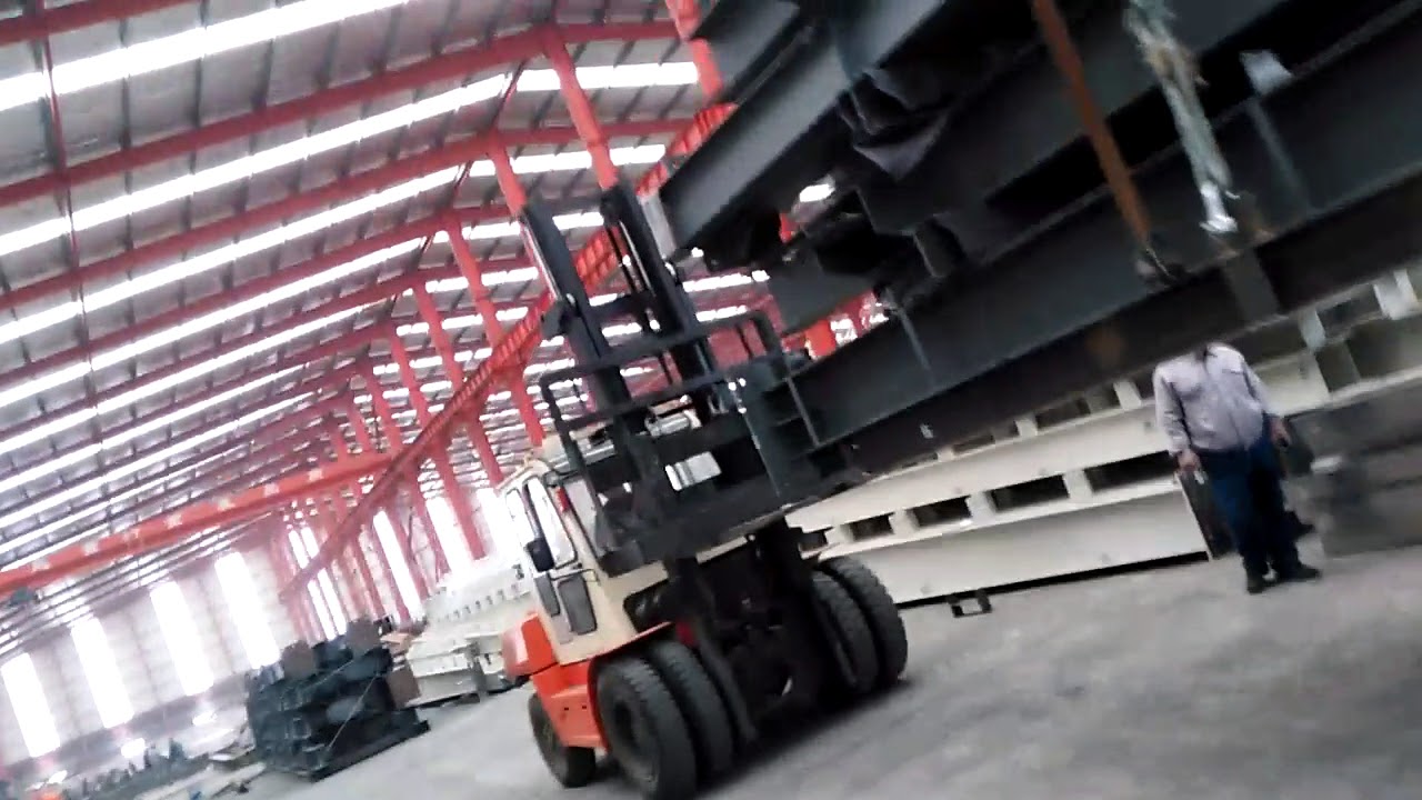 steel structure warehosue/workshop loading - YouTube