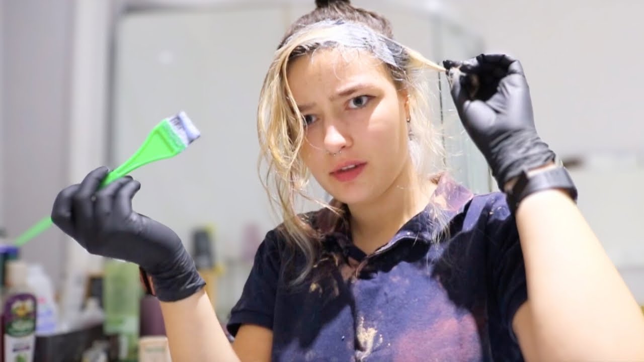 BLEACHING my HAIR at HOME - YouTube