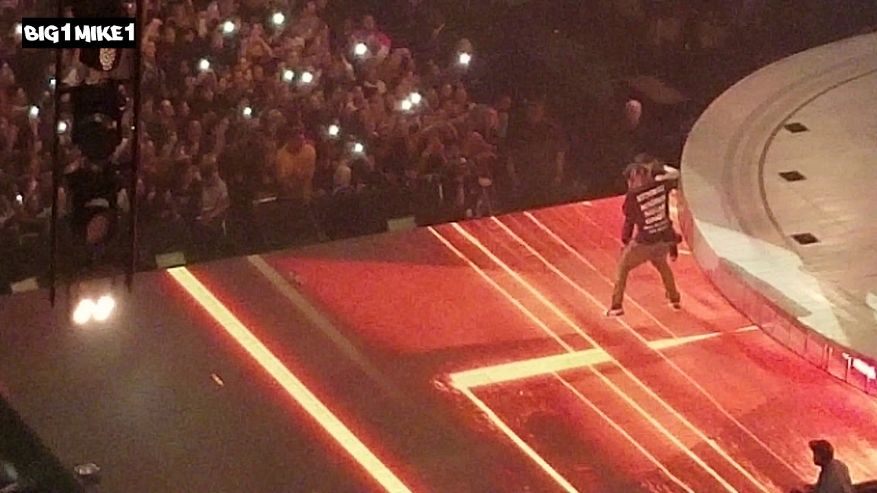 Travis Scott... 3500... Stage Dive ( Live Madison Square Garden) - YouTube