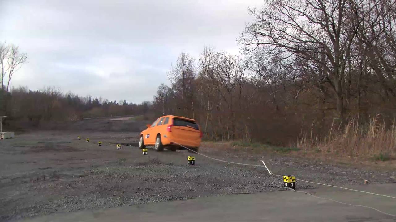 Amazing Volvo XC90 Crash Test - YouTube