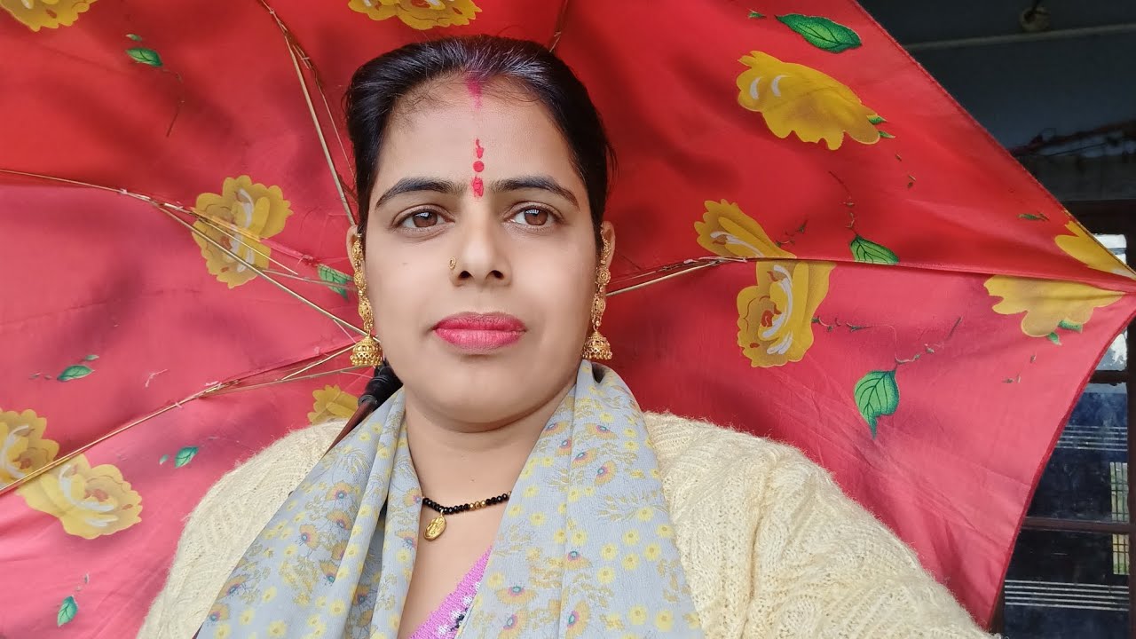 आज हुई सर्दियों की पहली बारिश और मम्मी जी ने गाया पुराने जमाने का गाना ...