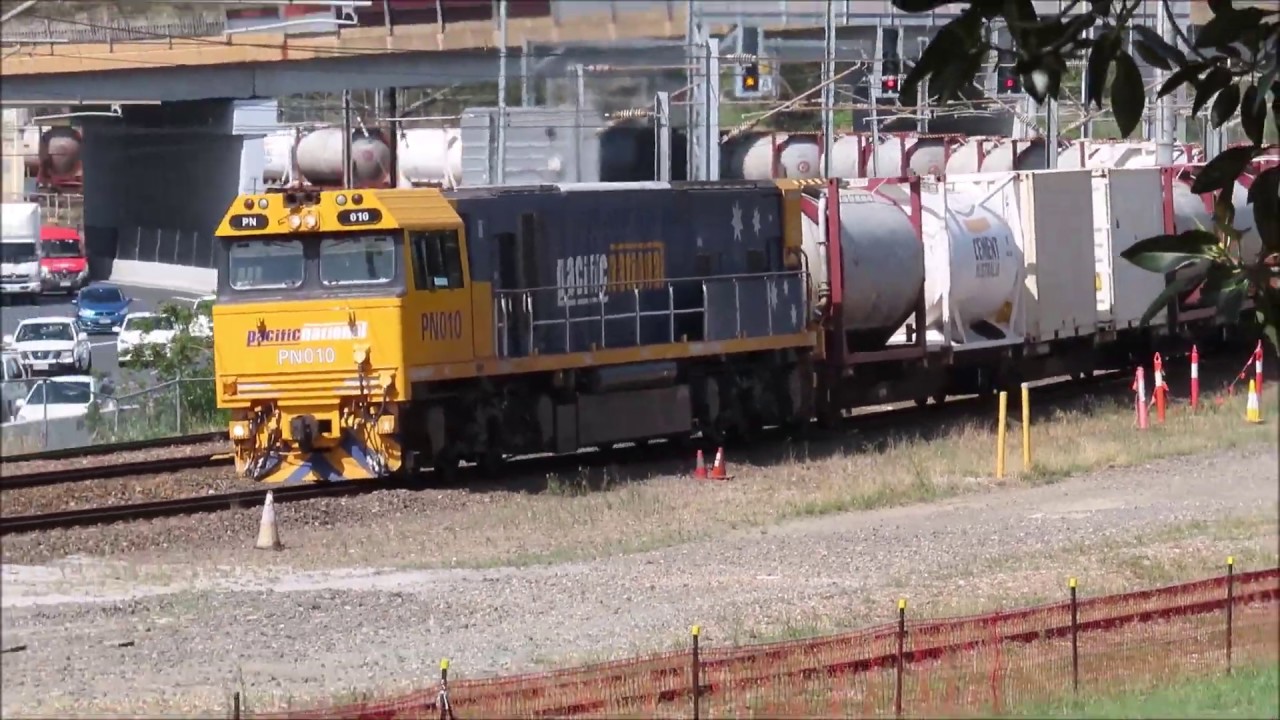 Pacific National Queensland loco PN010 and train at Normanby - YouTube