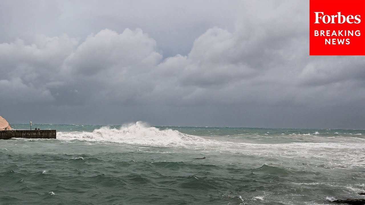 Powerful Rain And Wind From Hurricane Beryl Strike Barbados - YouTube