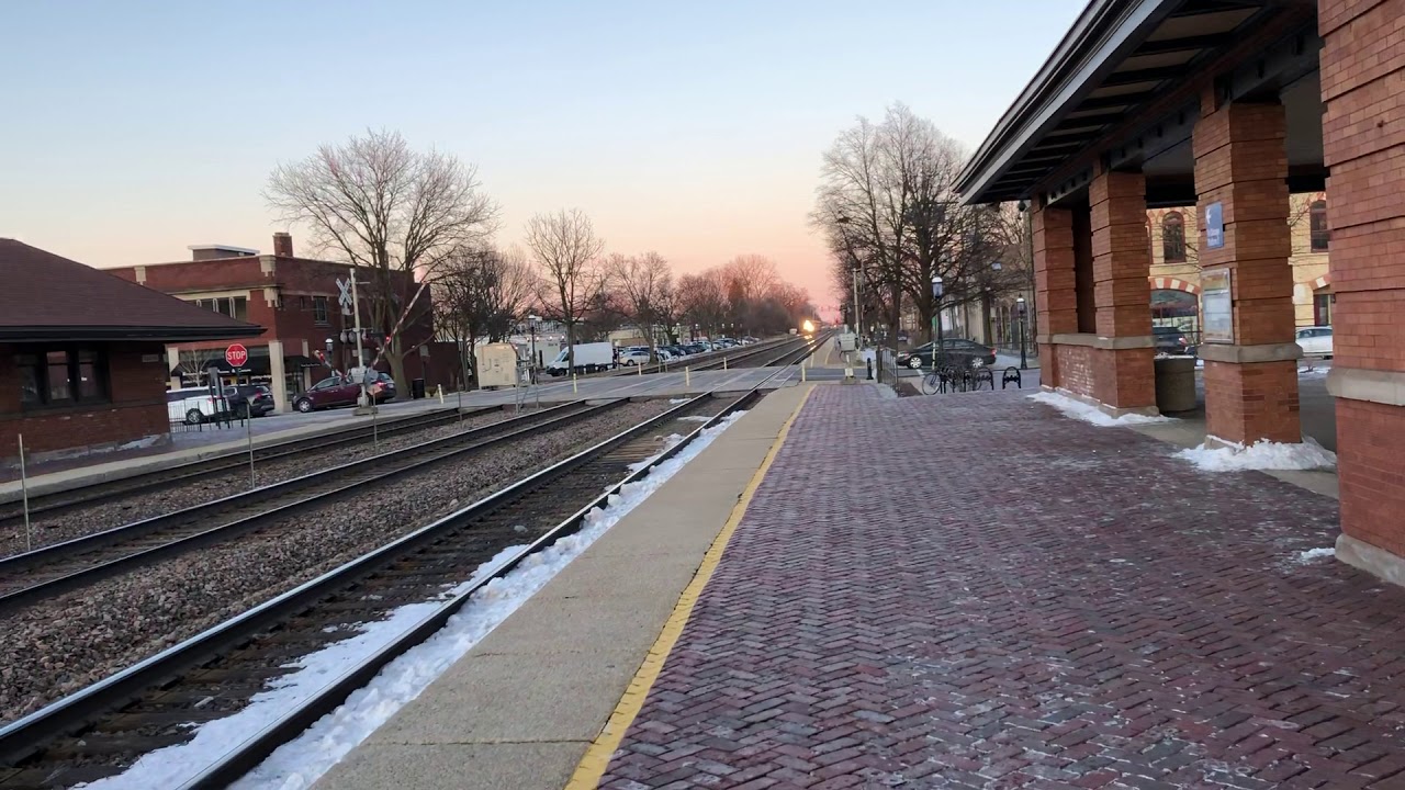 Outbound Metra 196 Arrives at Riverside IL - YouTube