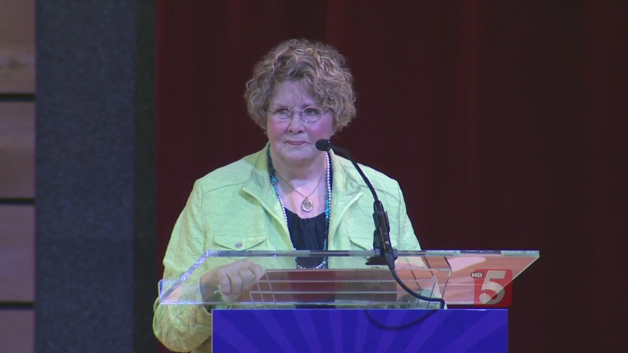 Mother Views Photos Of Daughter’s Body 40-Years After Murder - YouTube