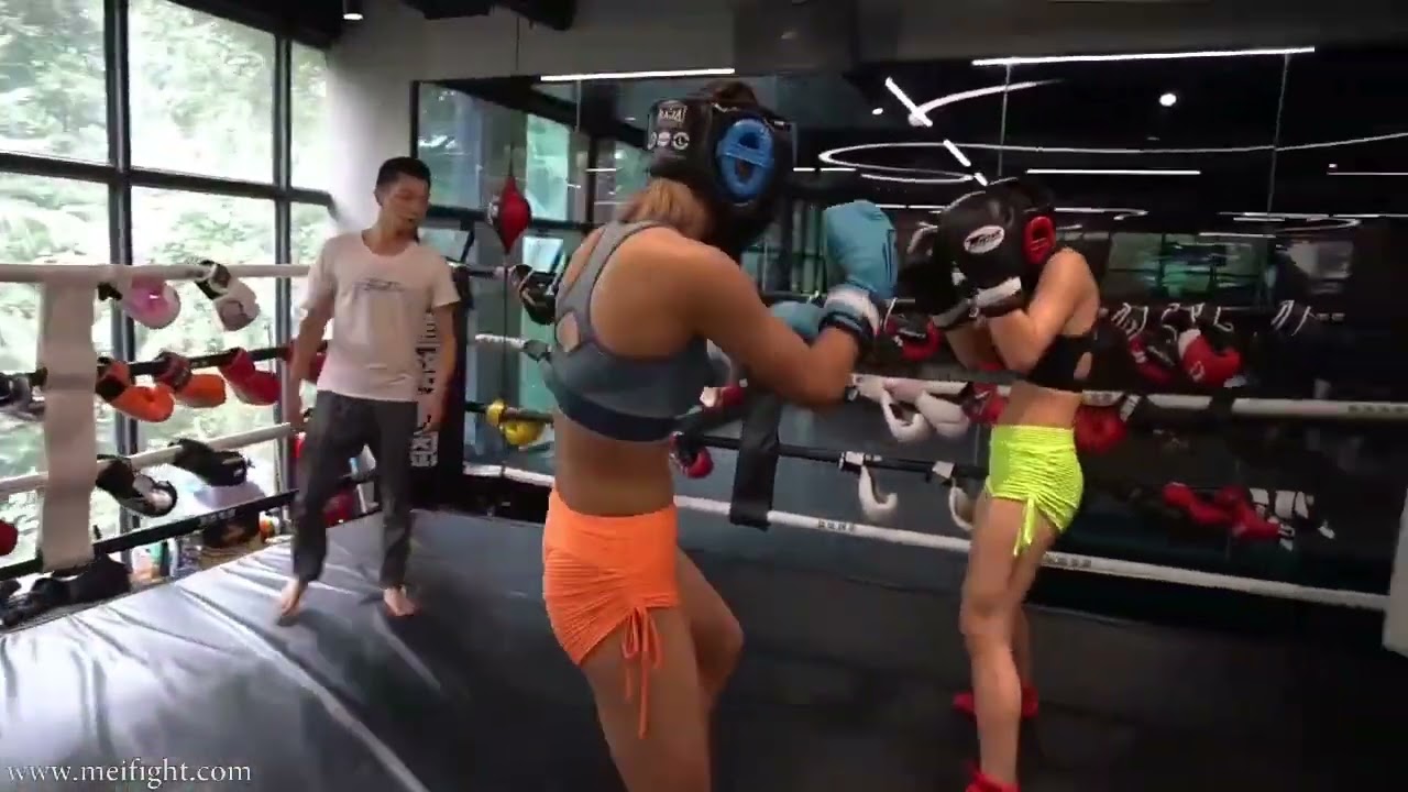 Sexy Female Boxing Fight Sparring Session - YouTube