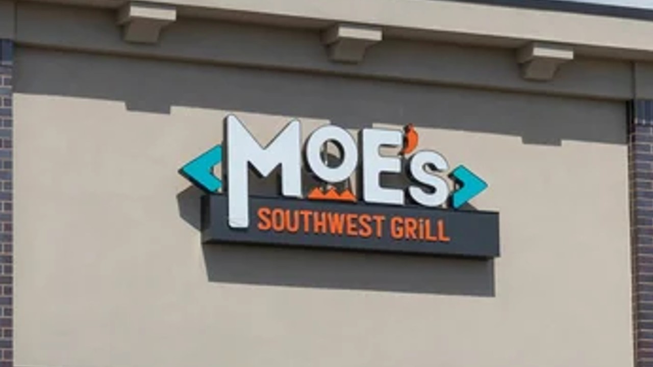 Signs Moe's Southwest Grill Won't Be Around Much Longer - YouTube