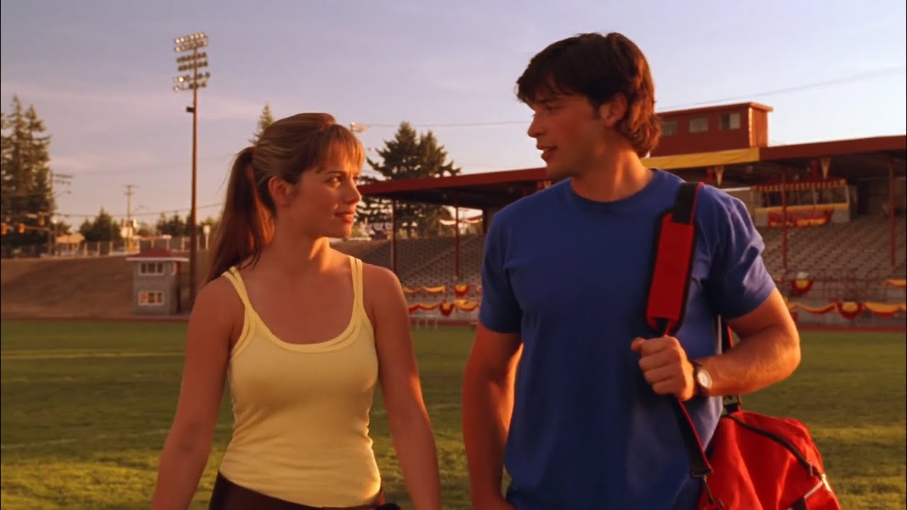 Clark Kent y su Equipo Ganan el Campeonato de Futbol | SMALLVILLE 4x04 ...
