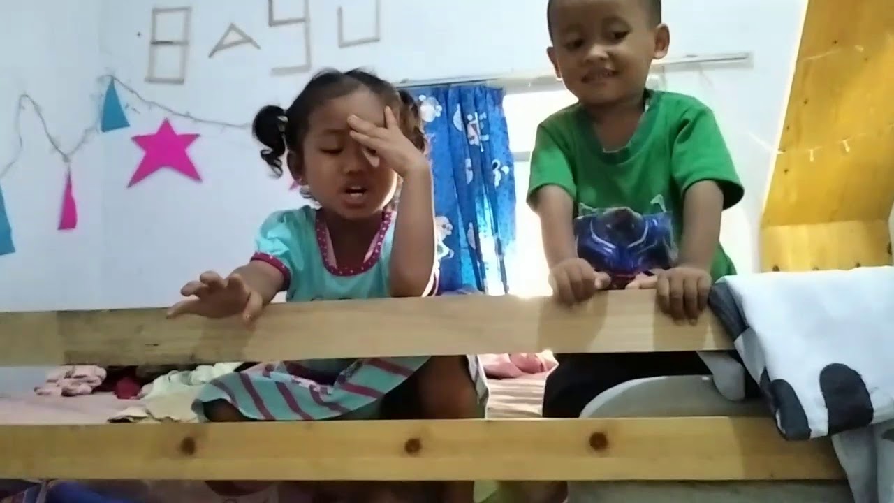 Bermain boneka dengan bocil - YouTube