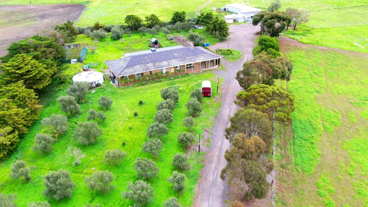 635 Davis Road, Mount Cottrell, Vic 3024 - YouTube
