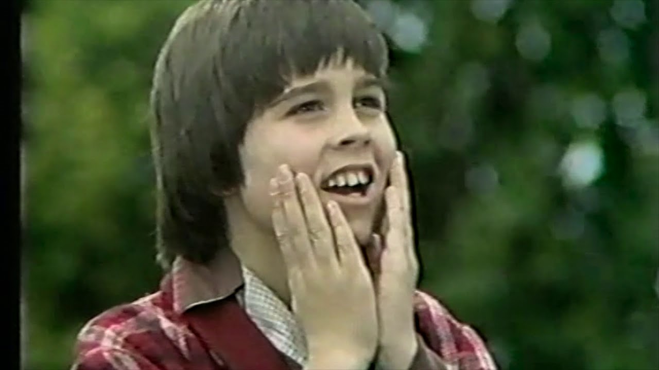 John Bowles & Suzanne Steele sing Christopher Robin Is Saying His ...