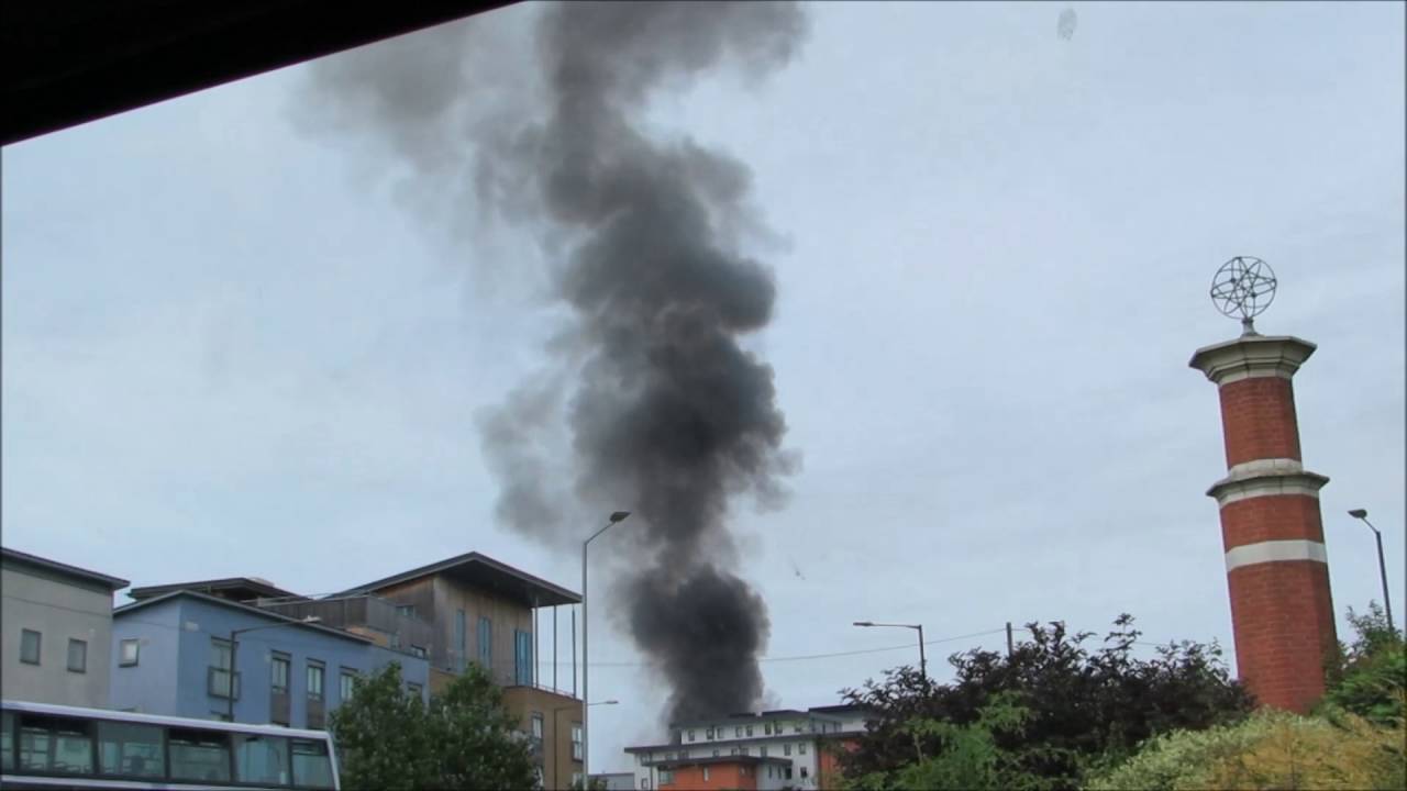 Huge Fire at Hythe Colchester!!! - YouTube