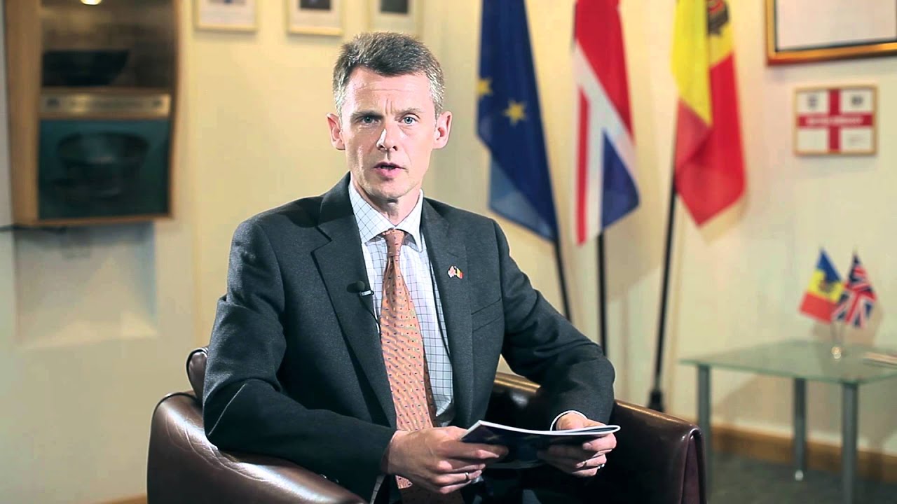 Phil Batson, Ambasadorul Britanic în Moldova - YouTube