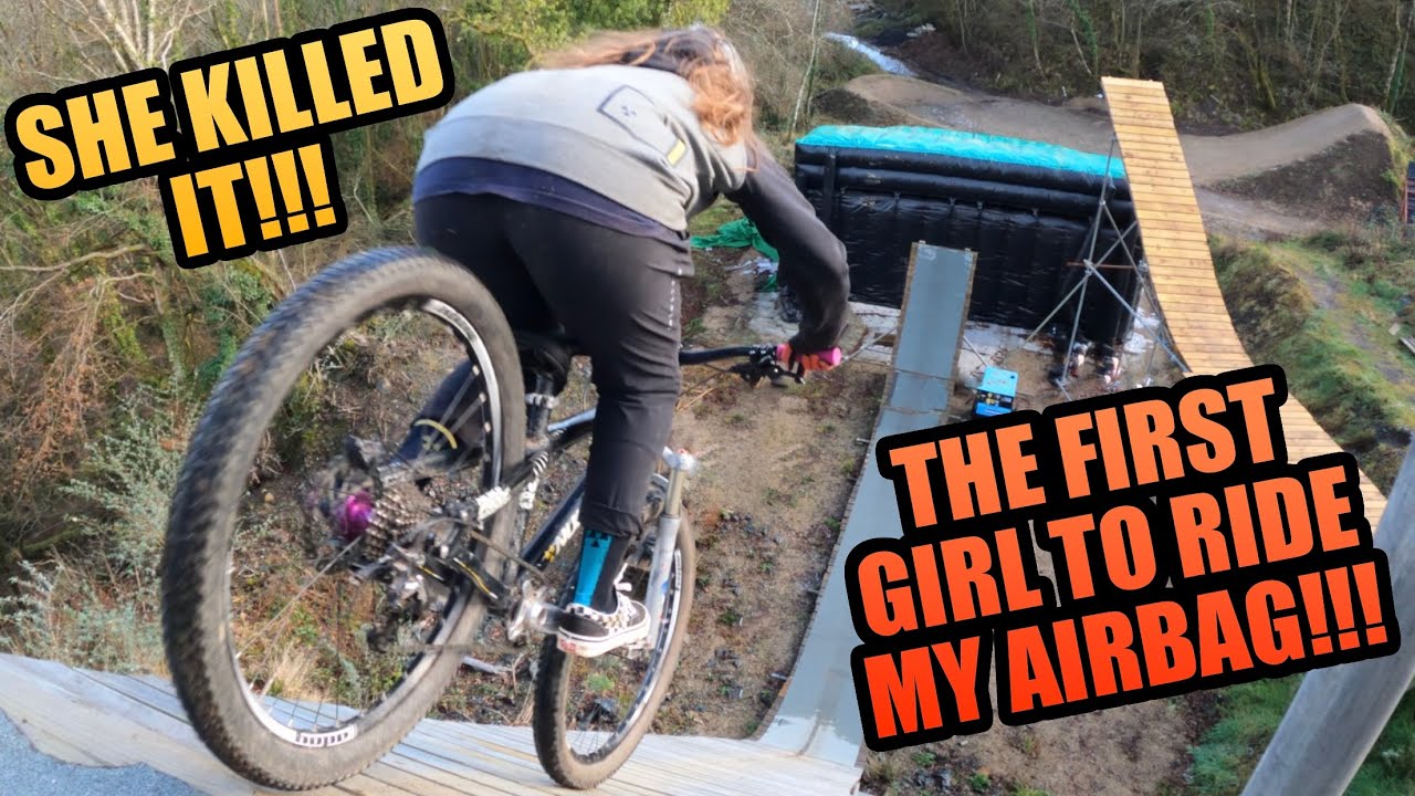 GIRL RIDERS MTB AIRBAG!!! AND KILLS IT!!! - YouTube